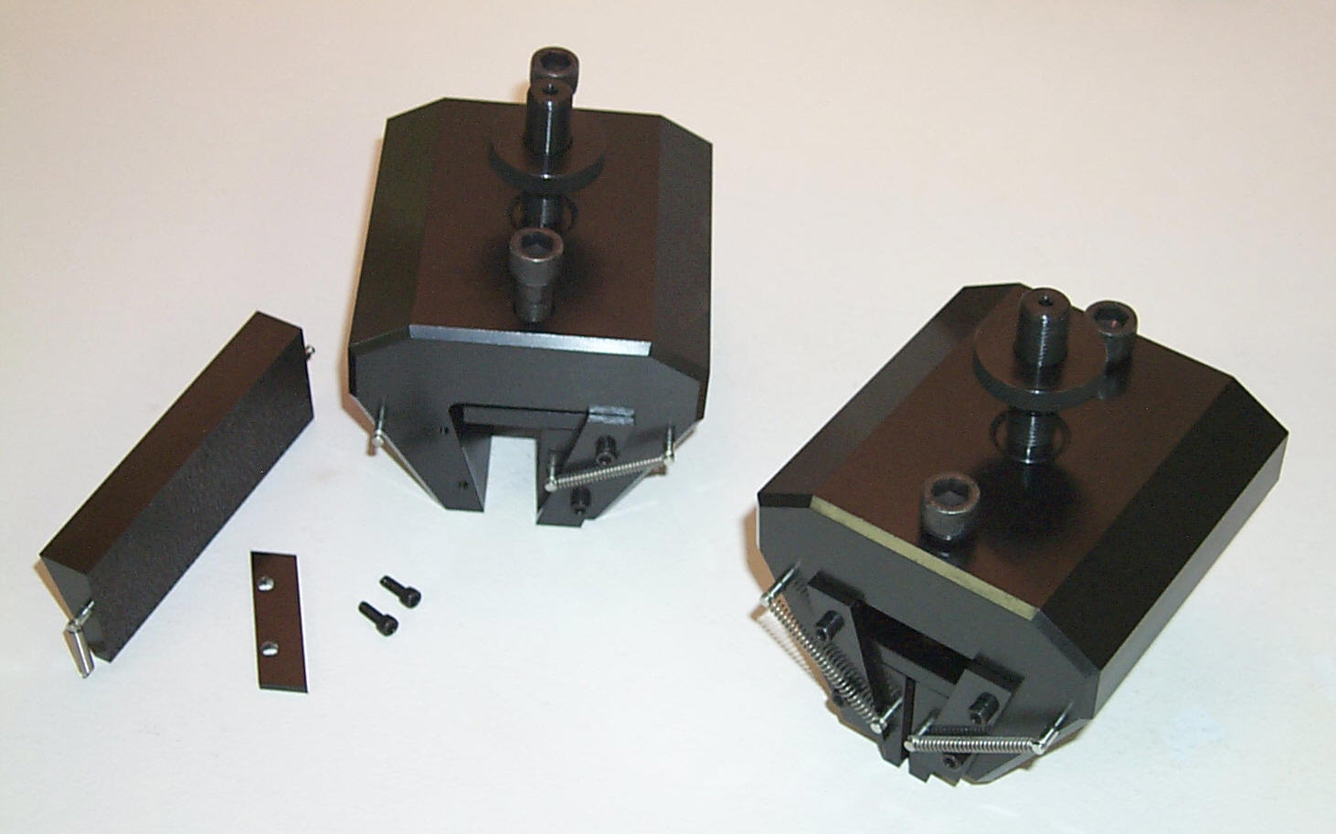Simple Tensile Wedge Grips – Wyoming Test Fixtures